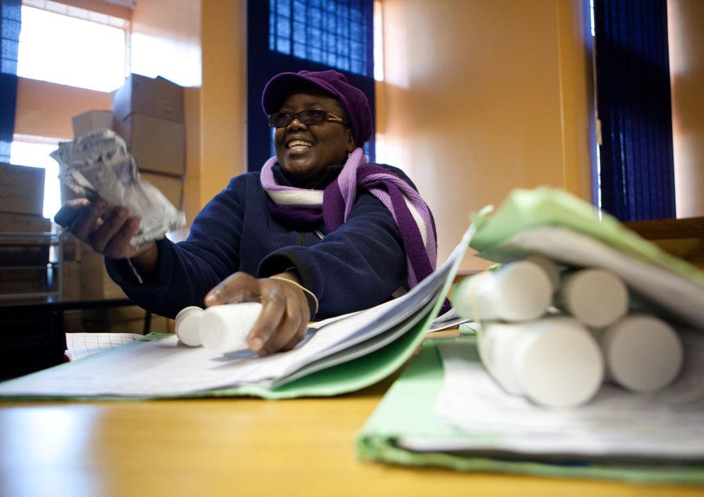 Out-of-clinic adherence club for delivery of ARVs shows better ...